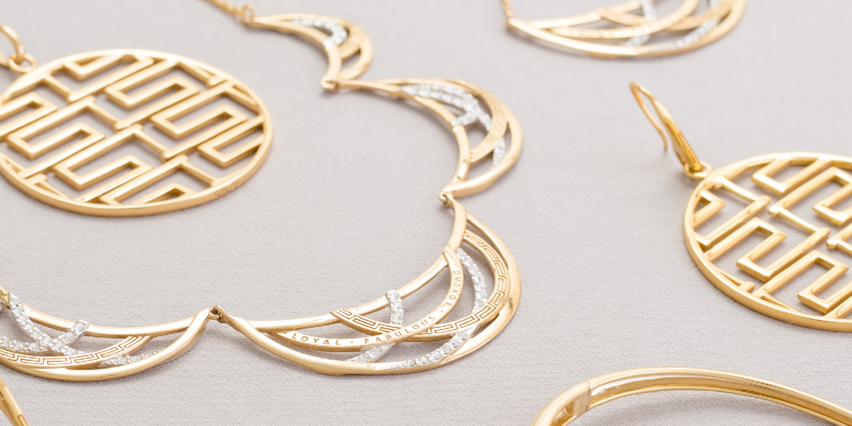 Outlet – Simone I. Smith