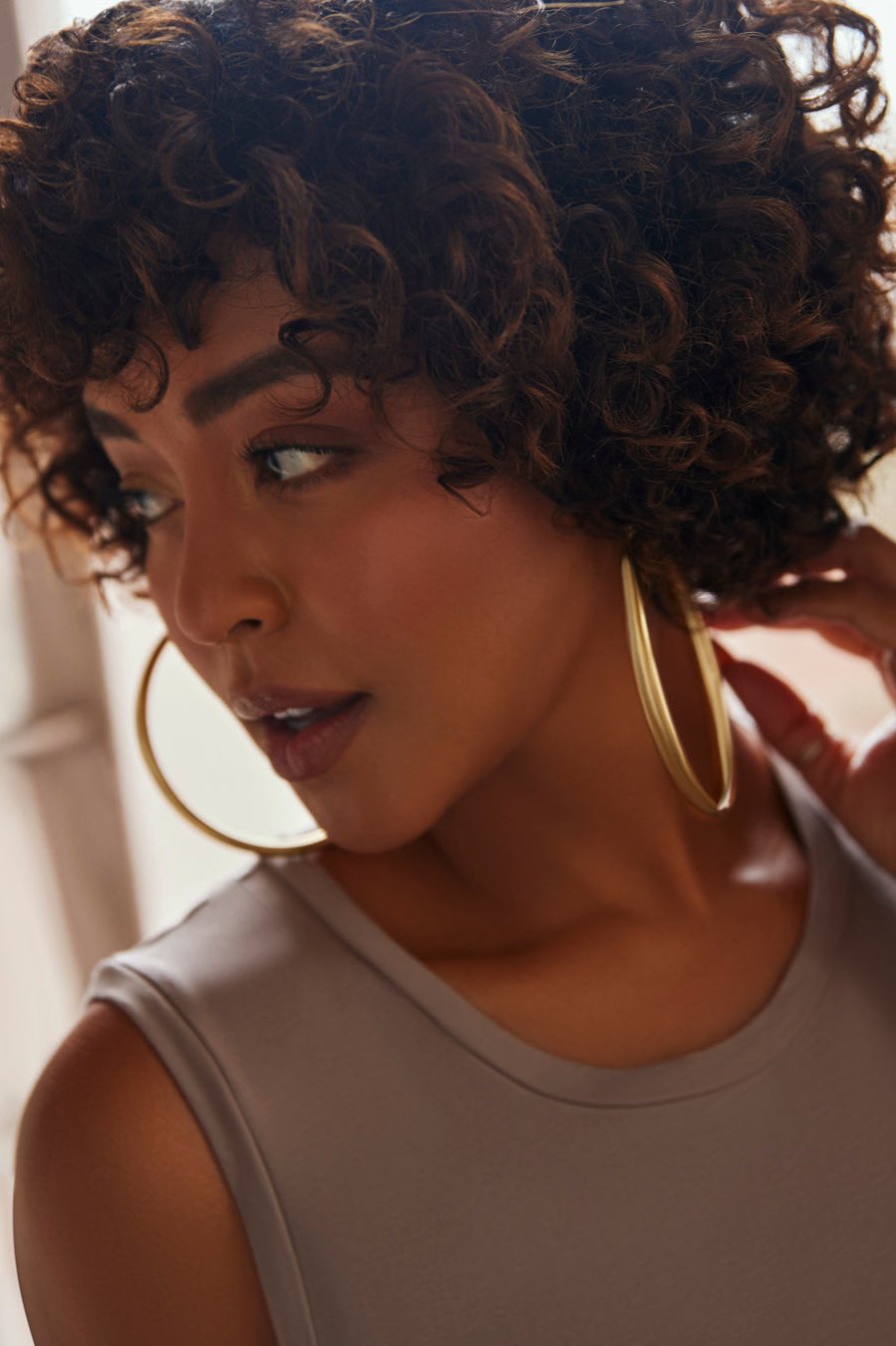 Sister Love Queen Hoops – Simone I. Smith